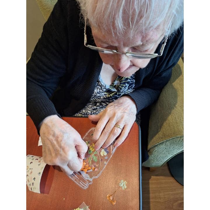 Beautiful Spring Crafts: Create Stunning Dried Flower Bookmarks – Fun ...